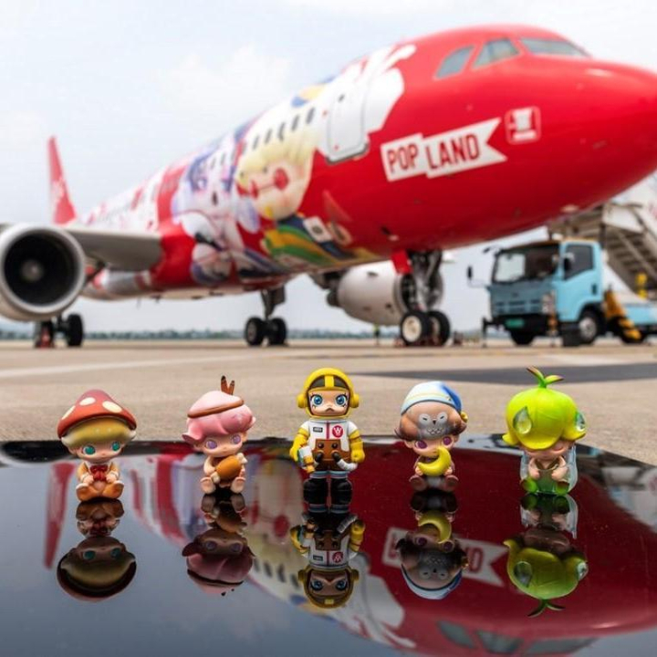 在云端和Molly相约！长龙航空“泡泡玛特城市乐园号”彩绘飞机正式启航