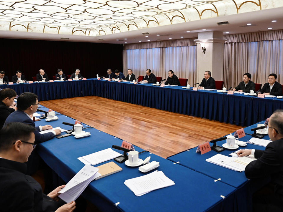 易炼红主持召开基层干部座谈会:懂基层工作 知基层冷暖 向基层学习 为基层服务