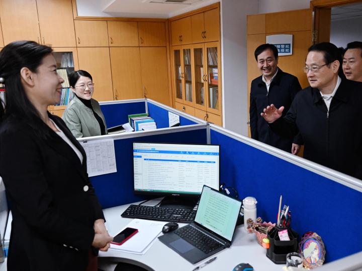 易炼红调研省卫健委时强调:在卫生健康事业现代化建设中走前列作示范 为勇当先行者谱写新篇章发挥重要支撑作用