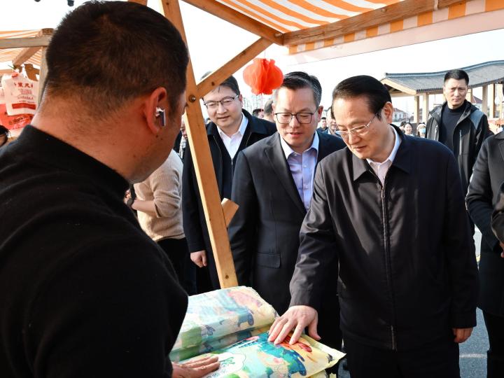 易炼红在嘉兴调研经济社会发展情况:敢为人先 奋力拼搏 在勇当先行者谱写新篇章中争做示范再打头阵