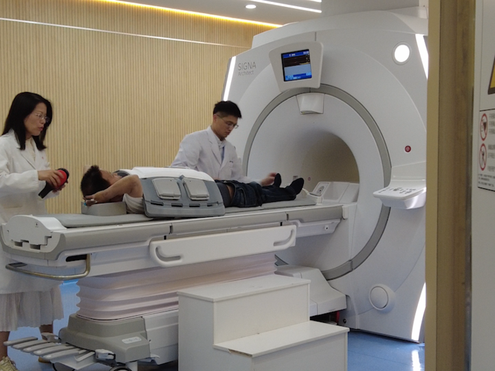 又添新“利器” 青田首台GE 3.0T高端磁共振投入使用