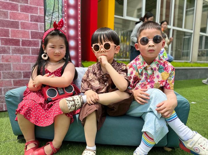 一秒穿越8090年代，孩子们回到爸妈的童年