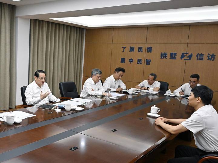 易炼红在杭州下访接访时强调 带着感情带着责任带着办法 把 送上门的群众工作”做得更扎实更到位