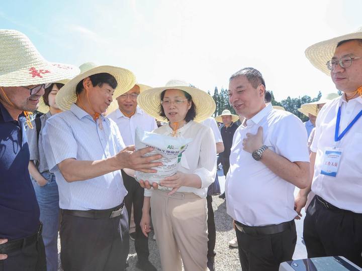 湘湖实验室主任团队研制出ARC微生物菌剂，让大豆、花生收获好“丰”光