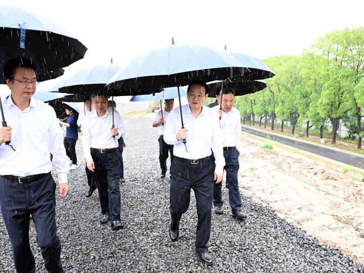 易炼红在杭州检查指导防汛工作时强调 坚决贯彻习近平总书记重要指示精神 确保江河湖塘安澜人民群众安全