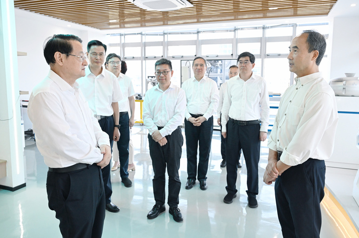易炼红在嘉兴调研上半年经济社会形势和 三支队伍”建设情况:锐意改革创新 强化人才引育 以新质生产力发展支撑推动高质量发展