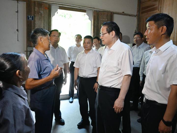 易炼红在衢州调研上半年经济社会形势和 三支队伍”建设情况:以高质量高水平项目推动高质量发展 加快探索新质生产力实现路径