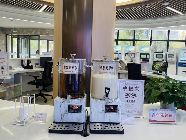 健康小站丨家门口有了中药茶饮休息点，邀你闲暇时可来杯 奶茶”