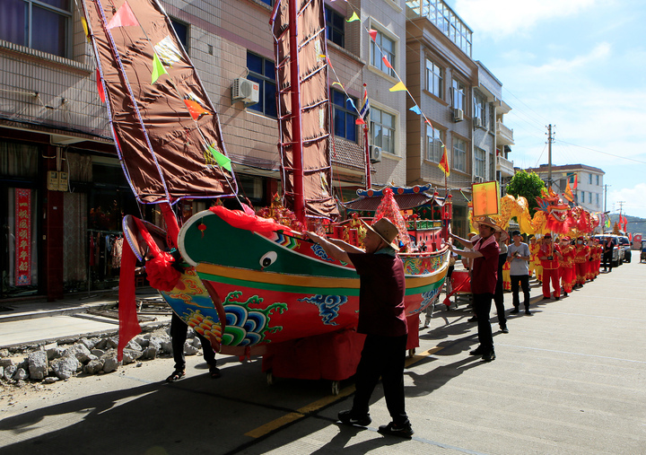 温岭渔民送大暑船 祈求国泰民安、航海平安、渔业丰收