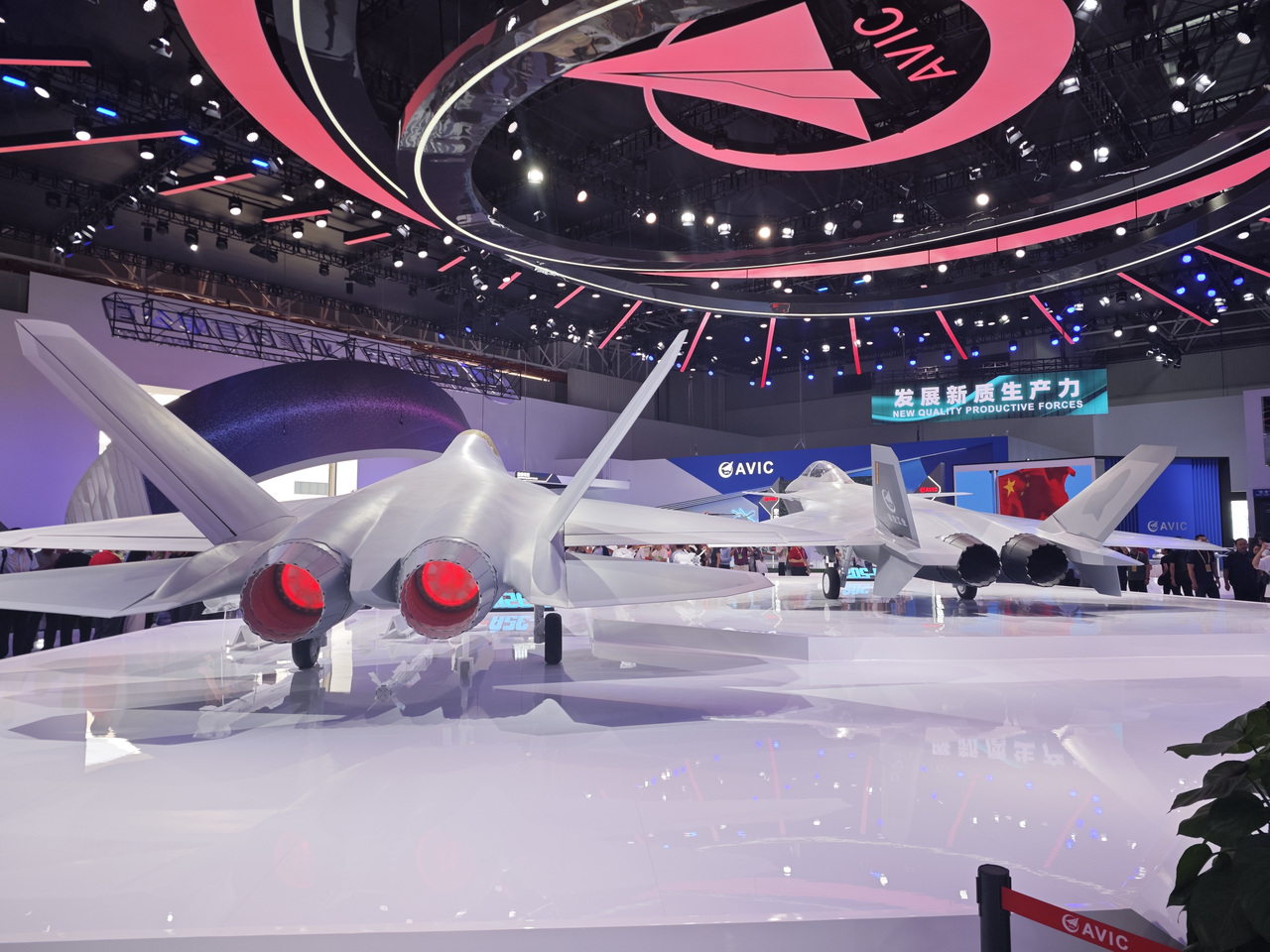第十五届中国航展开幕，歼-20S、歼-35A首次同台亮相