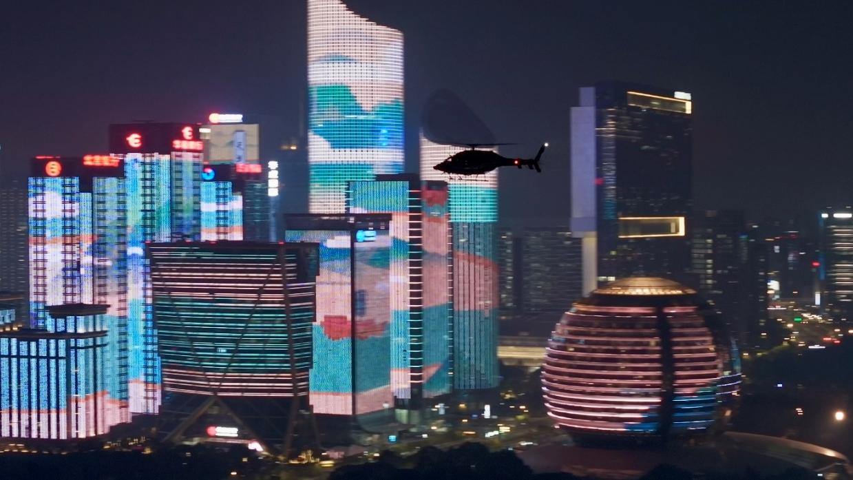 杭州City Fly夜航游览开启 和潮新闻在钱塘江上空共度跨年夜