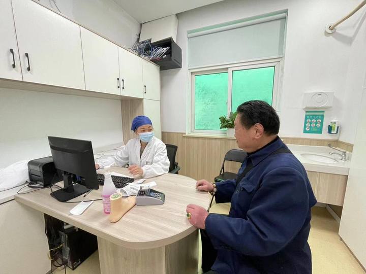 健康小站 大伯腰痛术后依然走不了10米，竟是骨质疏松惹祸