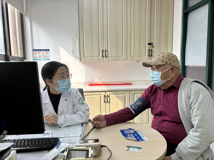 健康小站丨71岁大伯半年减重35斤，背后到底有何妙招？